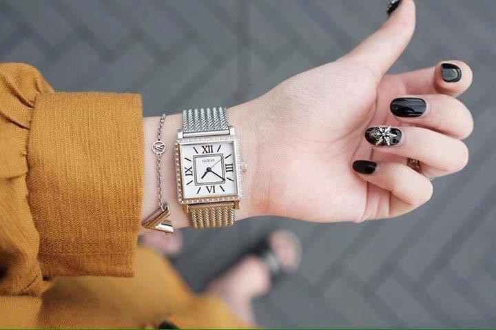 Đồng Hồ Nữ Guess W0826L1 Mặt Vuông Thời Trang