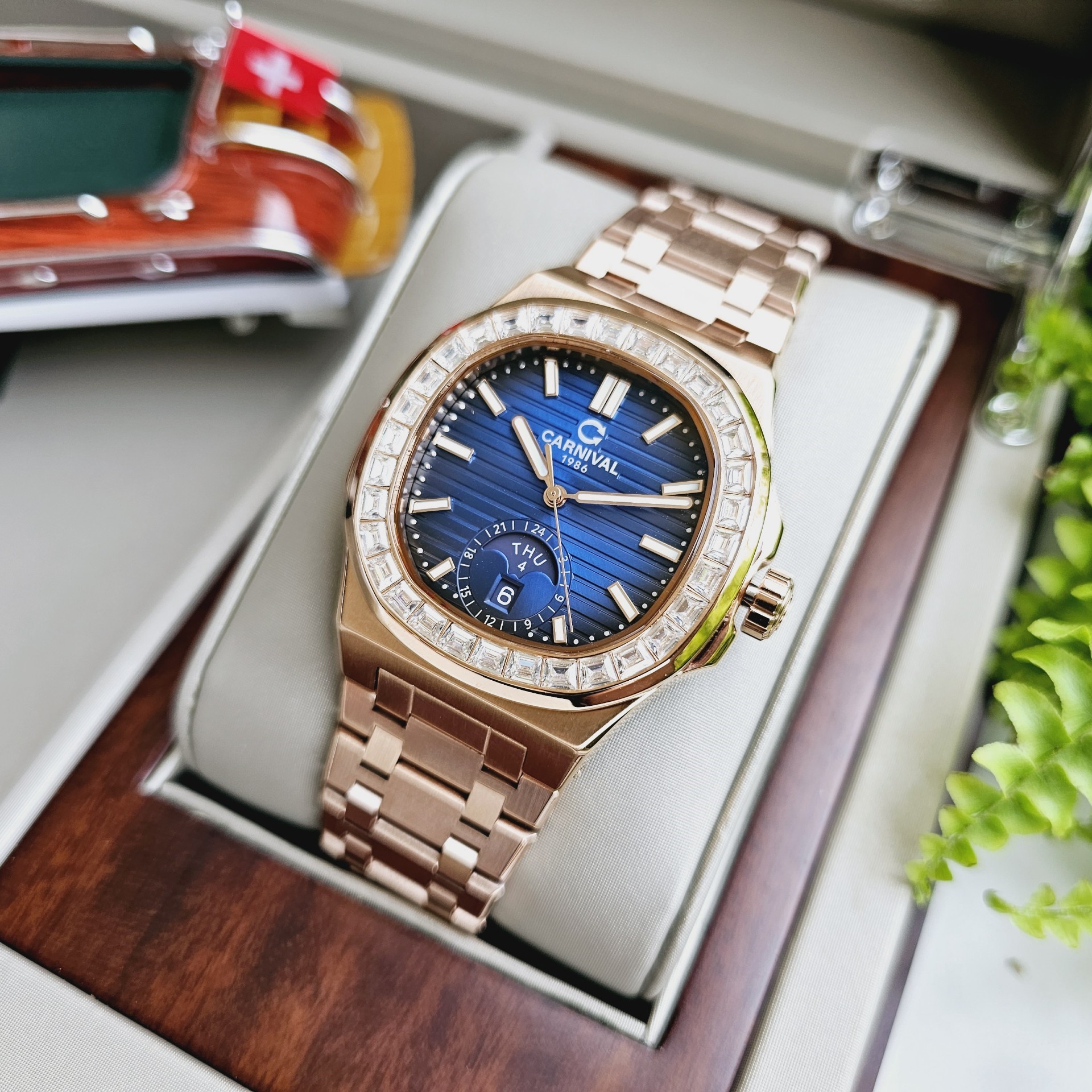 Đồng Hồ Carnival Nautilus Automatic 8110G-VH-X